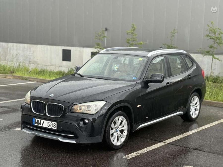Black BMW X1 2010 in Vilnius, with an engine capacity of 2.00 L and mileage of 290 thousand km for 5500 €, photo 10 on AUTOMOTO.COM.LV