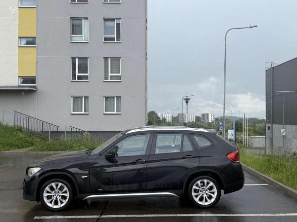 Черный БМВ Х1 2010 в Вильнюс, объемом двигателя 2.00 л и пробегом 290 тыс. км за 5500 €, фото 10 на AUTOMOTO.COM.LV