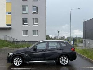 Black BMW X1 2010 in Vilnius, with an engine capacity of 2.00 L and mileage of 290 thousand km for 5500 €, photo 11 on AUTOMOTO.COM.LV