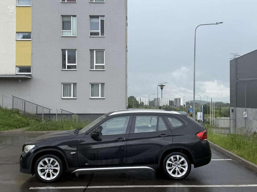 Black BMW X1 2010 in Vilnius, with an engine capacity of 2.00 L and mileage of 290 thousand km for 5500 €, photo 11 on AUTOMOTO.COM.LV