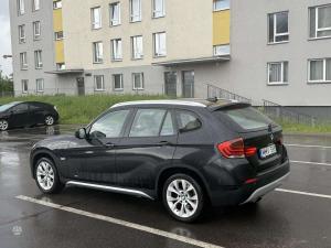 Black BMW X1 2010 in Vilnius, with an engine capacity of 2.00 L and mileage of 290 thousand km for 5500 €, photo 12 on AUTOMOTO.COM.LV