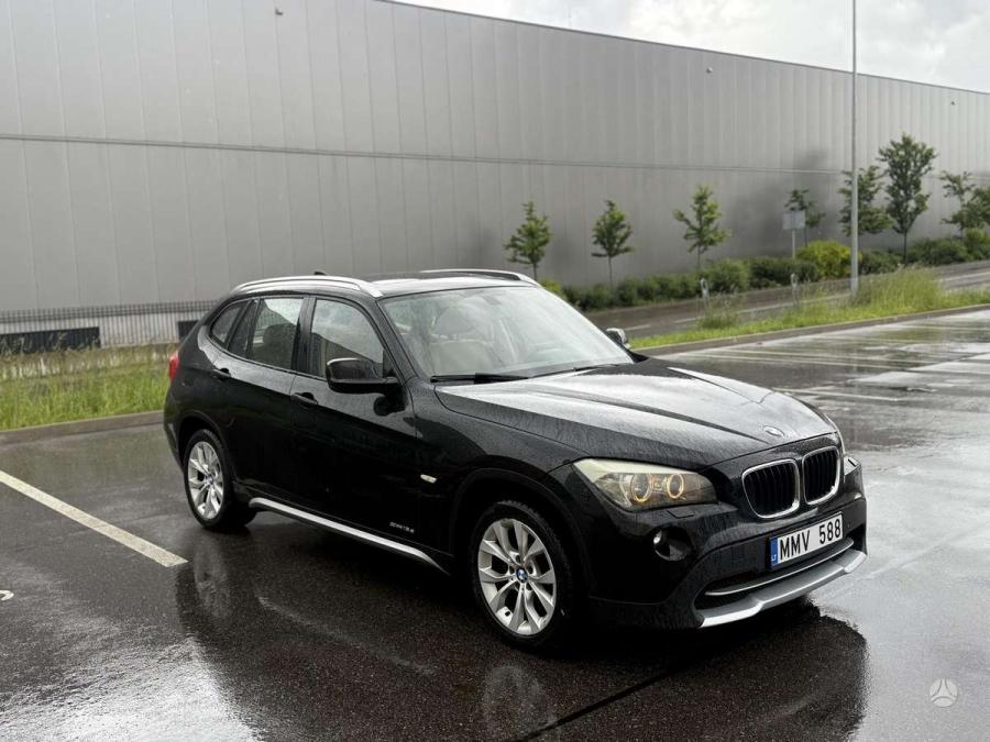 Black BMW X1 2010 in Vilnius, with an engine capacity of 2.00 L and mileage of 290 thousand km for 5500 €, photo 15 on AUTOMOTO.COM.LV