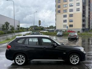 Black BMW X1 2010 in Vilnius, with an engine capacity of 2.00 L and mileage of 290 thousand km for 5500 €, photo 16 on AUTOMOTO.COM.LV