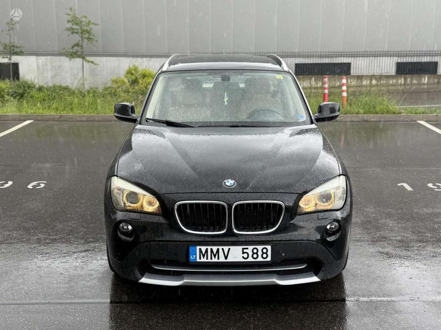 Black BMW X1 2010 in Vilnius, with an engine capacity of 2.00 L and mileage of 290 thousand km for 5500 €, photo 17 on AUTOMOTO.COM.LV