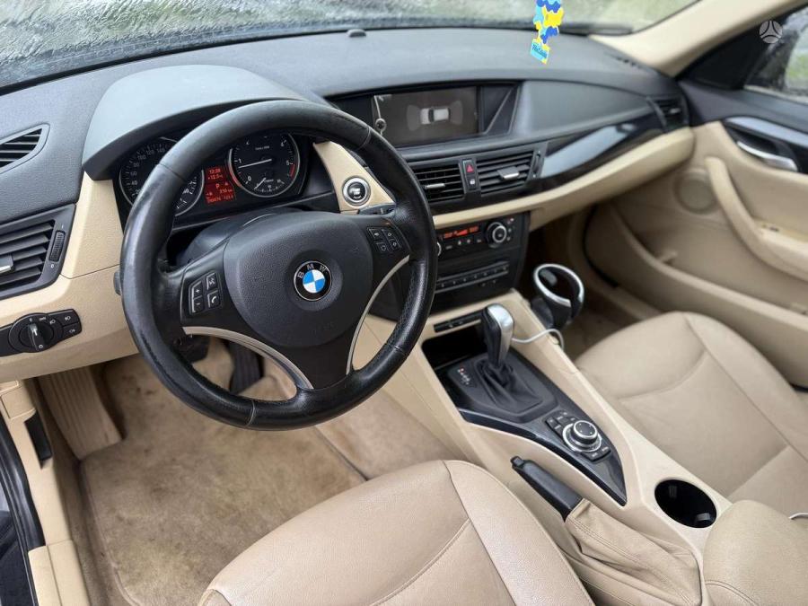 Black BMW X1 2010 in Vilnius, with an engine capacity of 2.00 L and mileage of 290 thousand km for 5500 €, photo 19 on AUTOMOTO.COM.LV