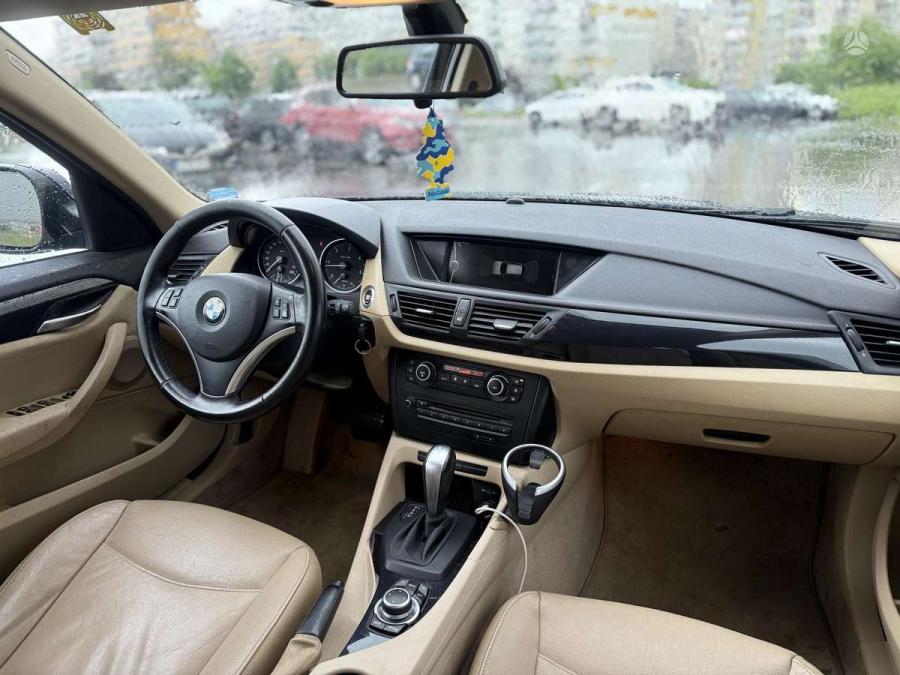Black BMW X1 2010 in Vilnius, with an engine capacity of 2.00 L and mileage of 290 thousand km for 5500 €, photo 20 on AUTOMOTO.COM.LV