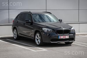 Black BMW X1 2010 in Riga, with an engine capacity of 2.00 L and mileage of 276 thousand km for 8250 €, photo 4 on AUTOMOTO.COM.LV