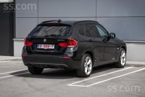 Black BMW X1 2010 in Riga, with an engine capacity of 2.00 L and mileage of 276 thousand km for 8250 €, photo 5 on AUTOMOTO.COM.LV