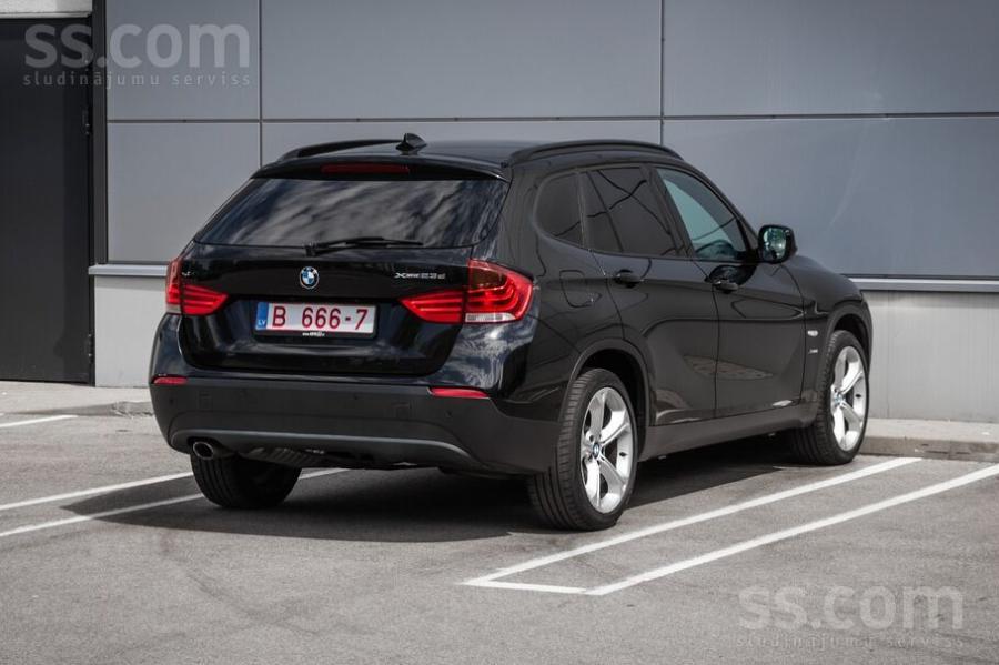 Black BMW X1 2010 in Riga, with an engine capacity of 2.00 L and mileage of 276 thousand km for 8250 €, photo 5 on AUTOMOTO.COM.LV