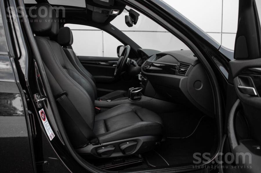 Black BMW X1 2010 in Riga, with an engine capacity of 2.00 L and mileage of 276 thousand km for 8250 €, photo 10 on AUTOMOTO.COM.LV