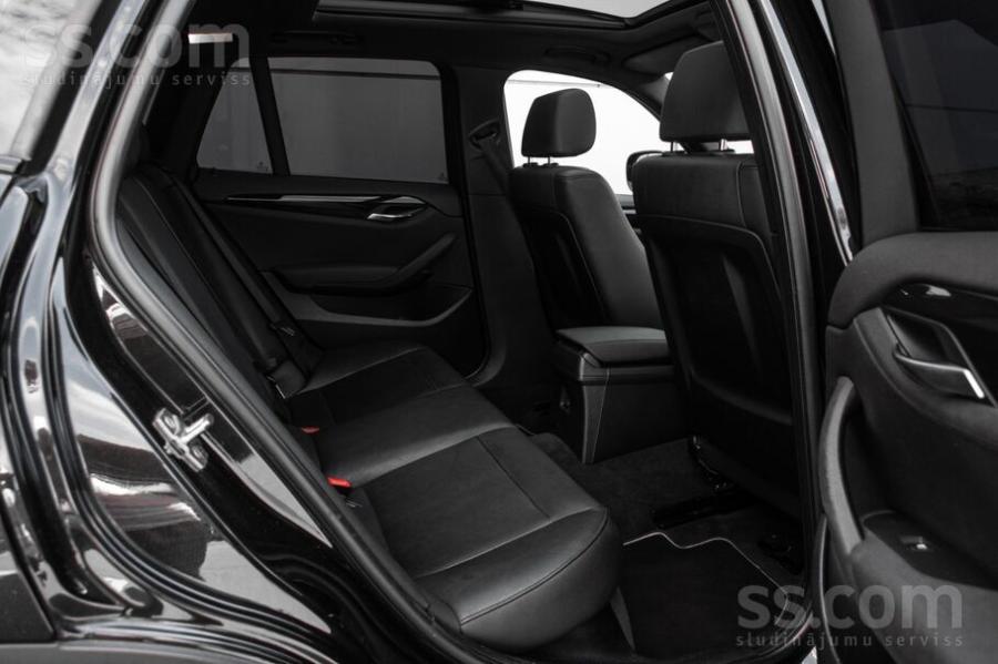 Black BMW X1 2010 in Riga, with an engine capacity of 2.00 L and mileage of 276 thousand km for 8250 €, photo 12 on AUTOMOTO.COM.LV