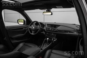 Black BMW X1 2010 in Riga, with an engine capacity of 2.00 L and mileage of 276 thousand km for 8250 €, photo 15 on AUTOMOTO.COM.LV