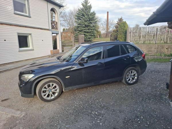 Black BMW X1 2010 in Alytus, with an engine capacity of 2.00 L and mileage of 262 thousand km for 5700 €, photo 2 on AUTOMOTO.COM.LV