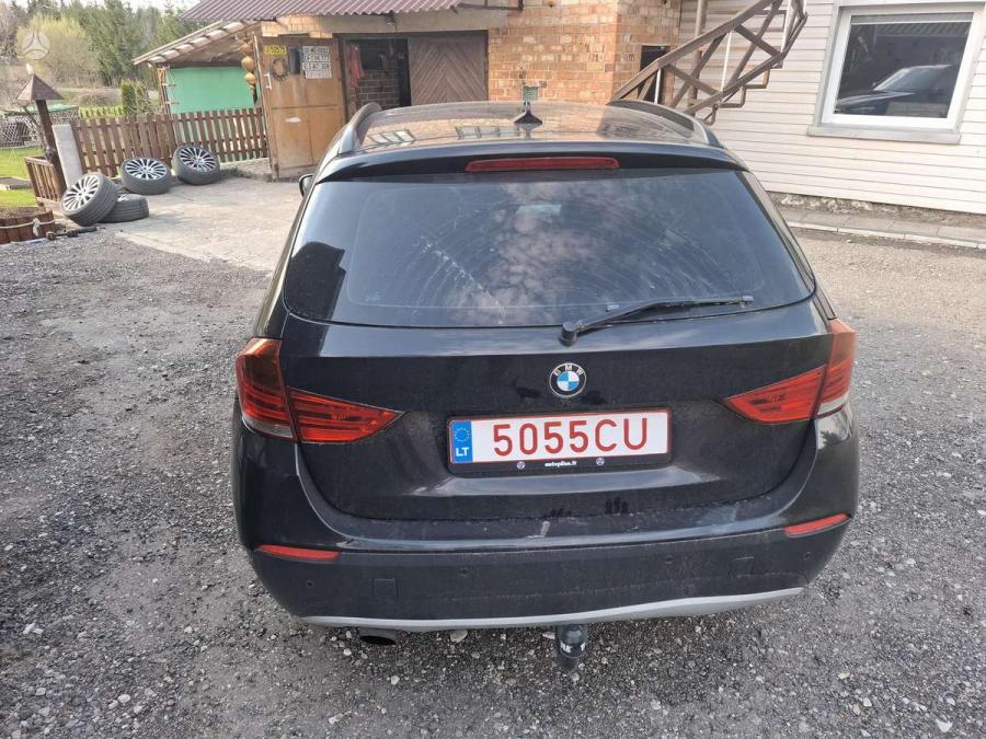 Black BMW X1 2010 in Alytus, with an engine capacity of 2.00 L and mileage of 262 thousand km for 5700 €, photo 4 on AUTOMOTO.COM.LV