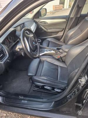 Black BMW X1 2010 in Alytus, with an engine capacity of 2.00 L and mileage of 262 thousand km for 5700 €, photo 5 on AUTOMOTO.COM.LV