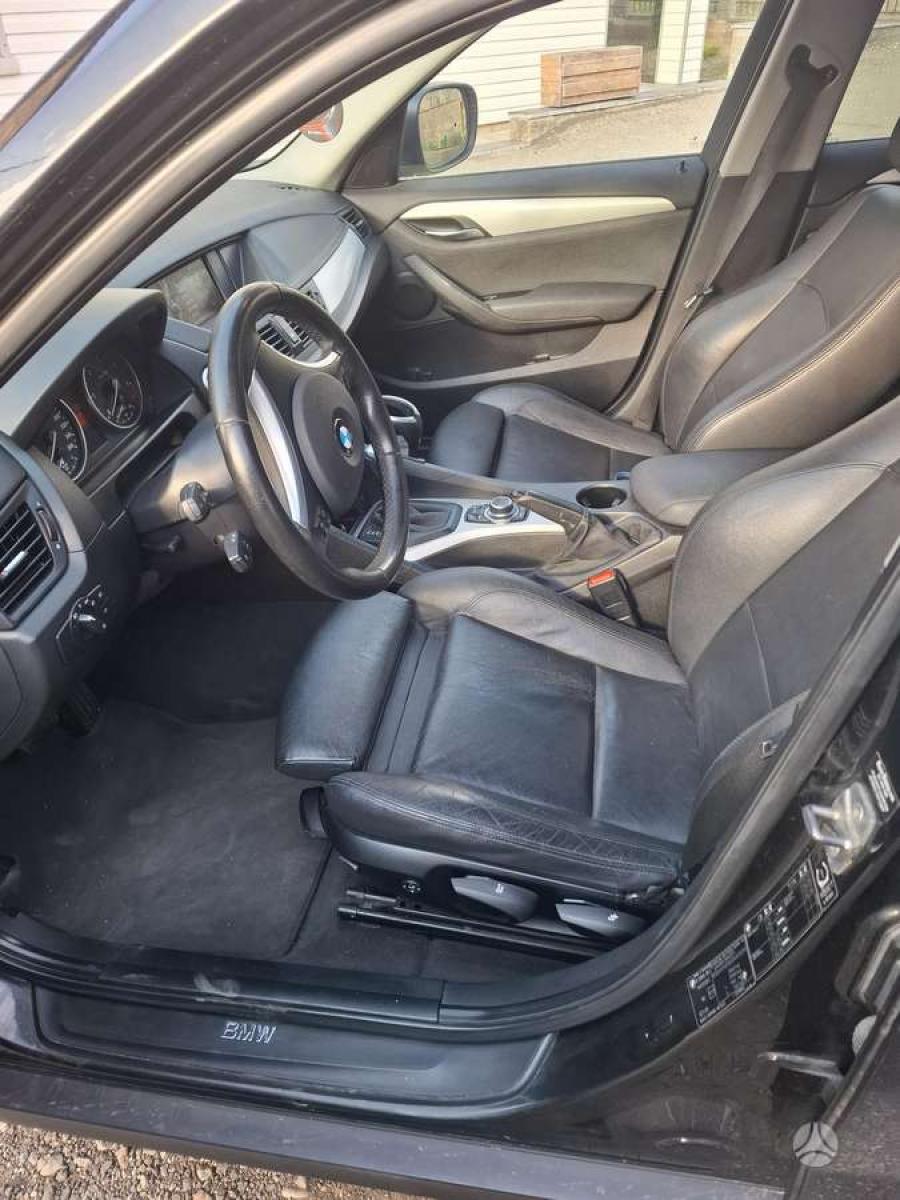 Black BMW X1 2010 in Alytus, with an engine capacity of 2.00 L and mileage of 262 thousand km for 5700 €, photo 5 on AUTOMOTO.COM.LV