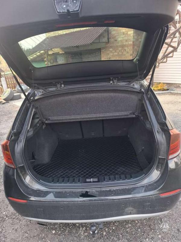 Black BMW X1 2010 in Alytus, with an engine capacity of 2.00 L and mileage of 262 thousand km for 5700 €, photo 6 on AUTOMOTO.COM.LV