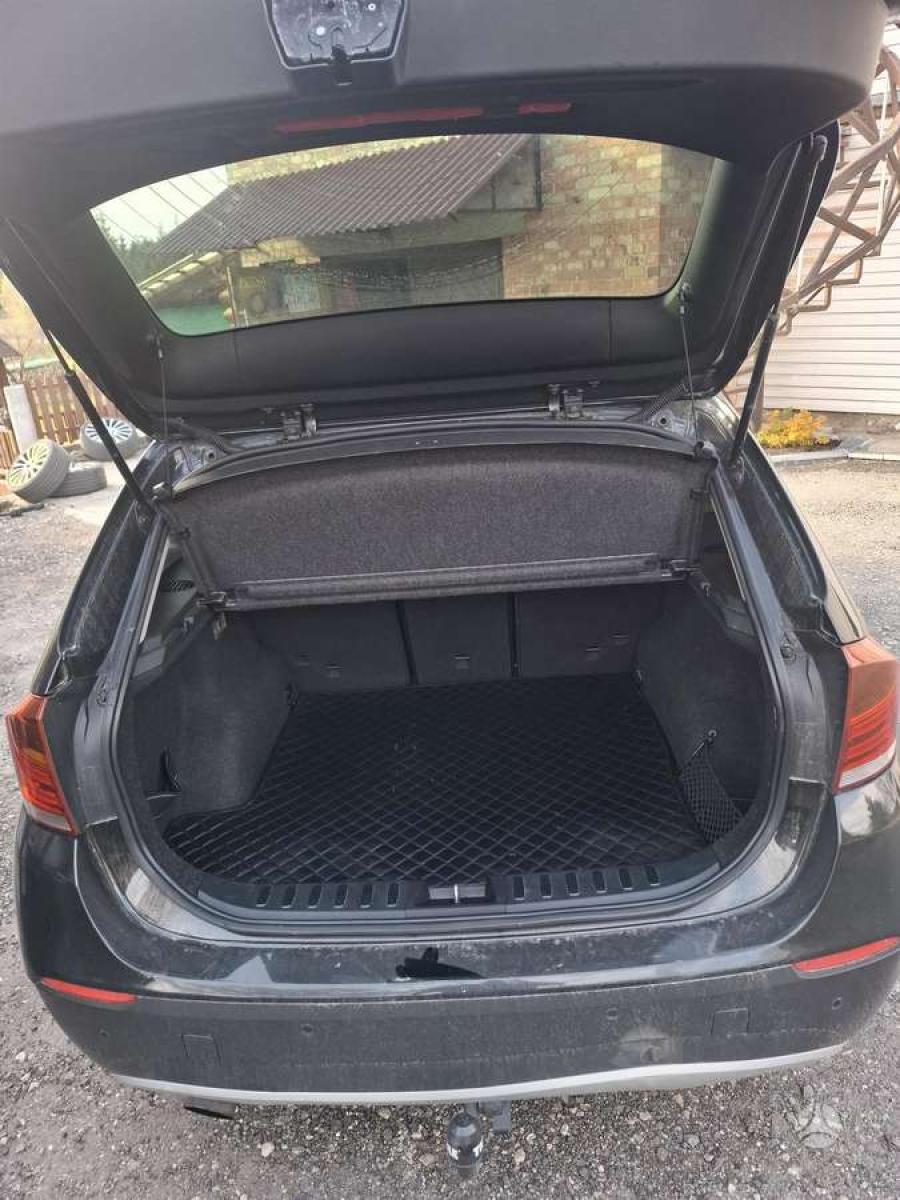 Black BMW X1 2010 in Alytus, with an engine capacity of 2.00 L and mileage of 262 thousand km for 5700 €, photo 7 on AUTOMOTO.COM.LV