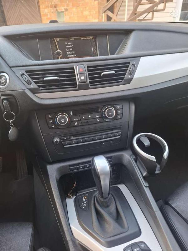 Black BMW X1 2010 in Alytus, with an engine capacity of 2.00 L and mileage of 262 thousand km for 5700 €, photo 7 on AUTOMOTO.COM.LV