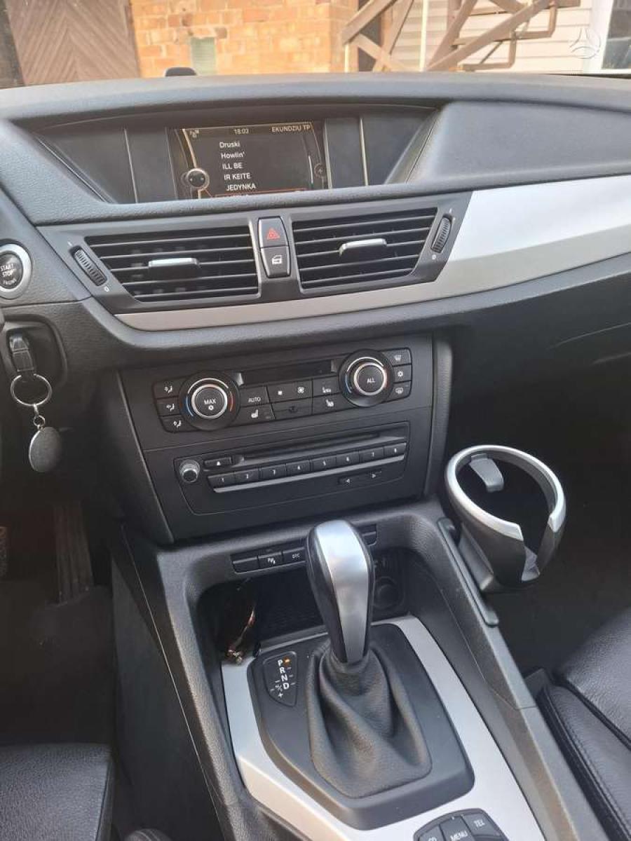 Black BMW X1 2010 in Alytus, with an engine capacity of 2.00 L and mileage of 262 thousand km for 5700 €, photo 8 on AUTOMOTO.COM.LV