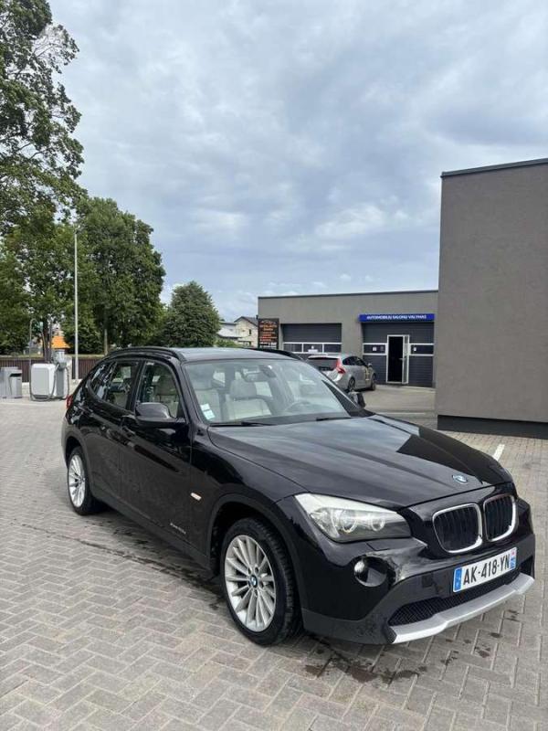 Black BMW X1 2010 in Taurage, with an engine capacity of 2.00 L and mileage of 236 thousand km for 7300 €, photo 3 on AUTOMOTO.COM.LV