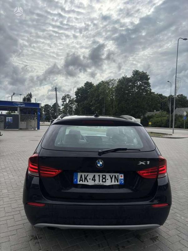 Black BMW X1 2010 in Taurage, with an engine capacity of 2.00 L and mileage of 236 thousand km for 7300 €, photo 5 on AUTOMOTO.COM.LV