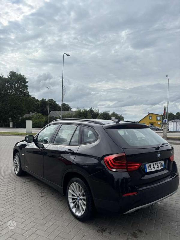 Black BMW X1 2010 in Taurage, with an engine capacity of 2.00 L and mileage of 236 thousand km for 7300 €, photo 7 on AUTOMOTO.COM.LV
