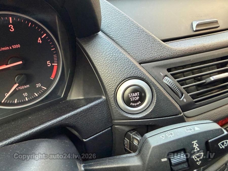 Melns BMW X1 2010 Tallina, ar dzinēja tilpumu 2.00 L un nobraukumu 254 tūkst. km par 6999 €, foto 12 vietnē AUTOMOTO.COM.LV