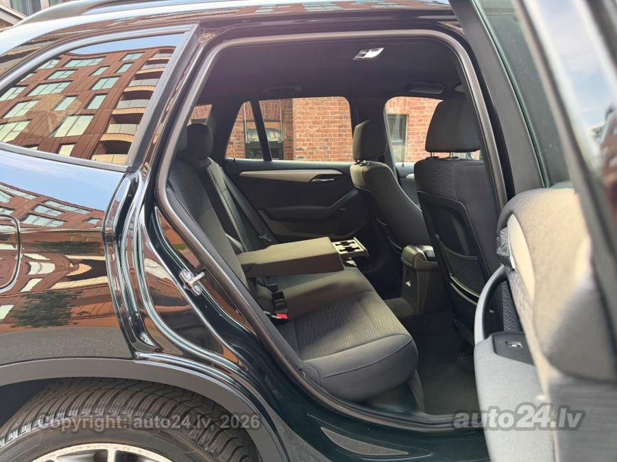 Melns BMW X1 2010 Tallina, ar dzinēja tilpumu 2.00 L un nobraukumu 254 tūkst. km par 6999 €, foto 21 vietnē AUTOMOTO.COM.LV