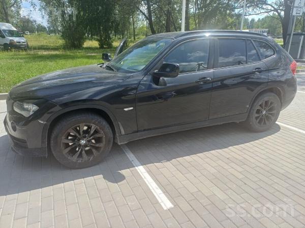 Melns BMW X1 2010 Rīga, ar dzinēja tilpumu 2.00 L un nobraukumu 221 tūkst. km par 7800 €, foto 5 vietnē AUTOMOTO.COM.LV