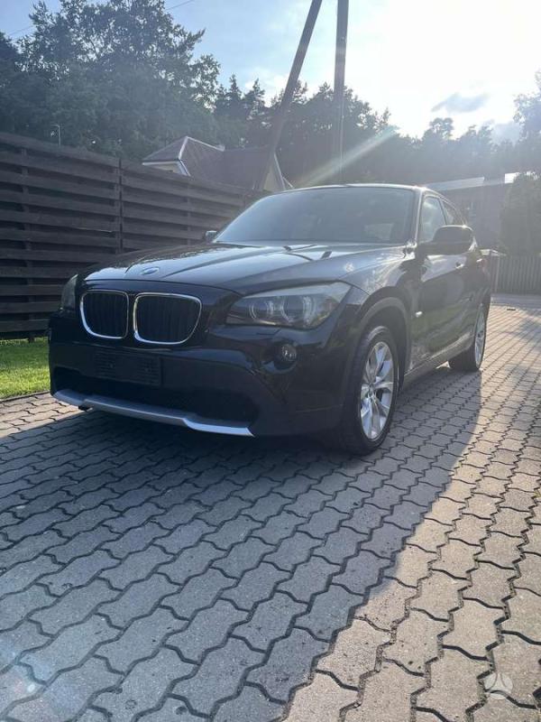 Melns BMW X1 2010 Alīta, ar dzinēja tilpumu 2.00 L un nobraukumu 281 tūkst. km par 5200 €, foto 2 vietnē AUTOMOTO.COM.LV