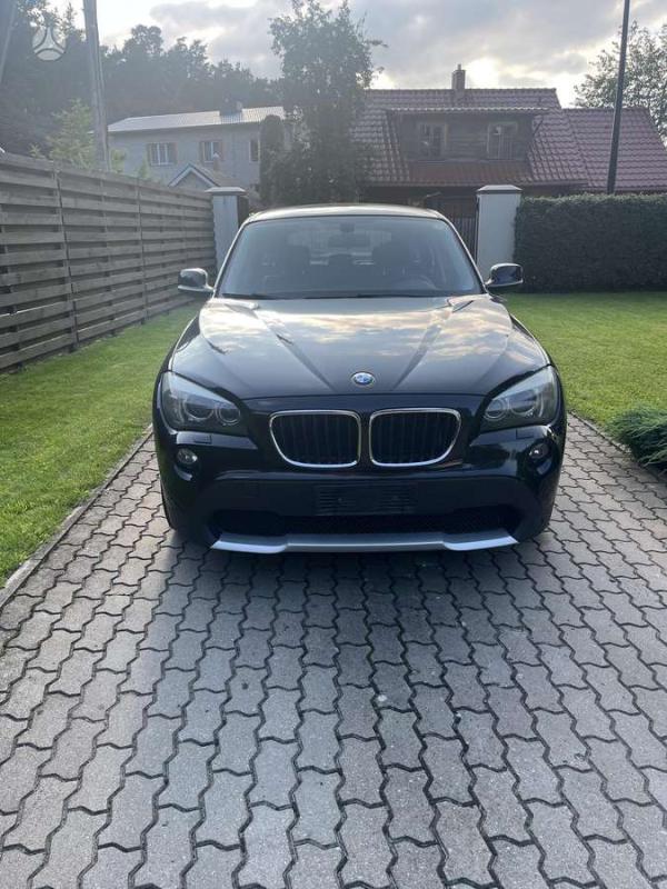 Melns BMW X1 2010 Alīta, ar dzinēja tilpumu 2.00 L un nobraukumu 281 tūkst. km par 5200 €, foto 8 vietnē AUTOMOTO.COM.LV