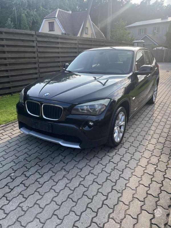 Melns BMW X1 2010 Alīta, ar dzinēja tilpumu 2.00 L un nobraukumu 281 tūkst. km par 5200 €, foto 9 vietnē AUTOMOTO.COM.LV