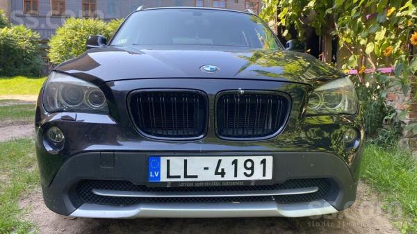Black BMW X1 2010 in Riga, with an engine capacity of 2.00 L and mileage of 214 thousand km for 6300 €, photo 1 on AUTOMOTO.COM.LV