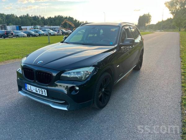 Black BMW X1 2010 in Riga, with an engine capacity of 2.00 L and mileage of 214 thousand km for 6300 €, photo 2 on AUTOMOTO.COM.LV