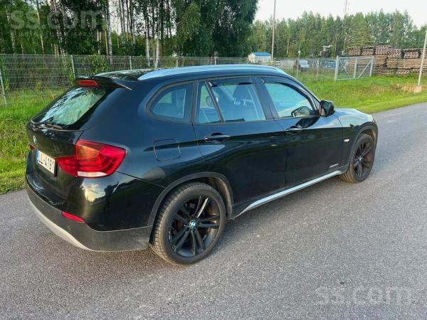 Black BMW X1 2010 in Riga, with an engine capacity of 2.00 L and mileage of 214 thousand km for 6300 €, photo 3 on AUTOMOTO.COM.LV