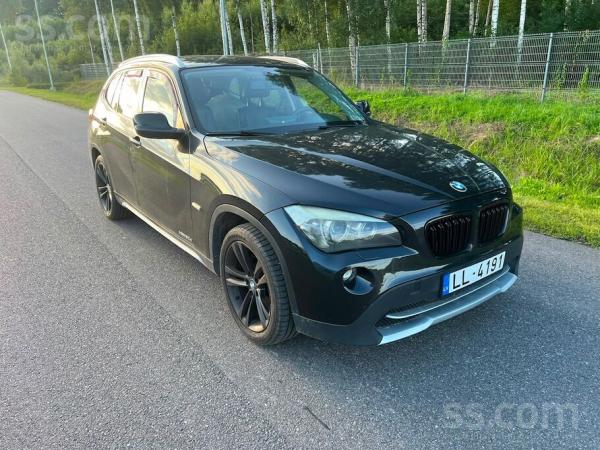 Black BMW X1 2010 in Riga, with an engine capacity of 2.00 L and mileage of 214 thousand km for 6300 €, photo 6 on AUTOMOTO.COM.LV