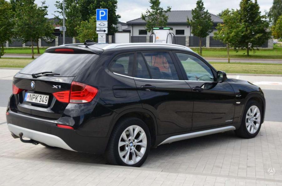 Black BMW X1 2010 in Siauliai, with an engine capacity of 2.00 L and mileage of 315 thousand km for 6200 €, photo 8 on AUTOMOTO.COM.LV