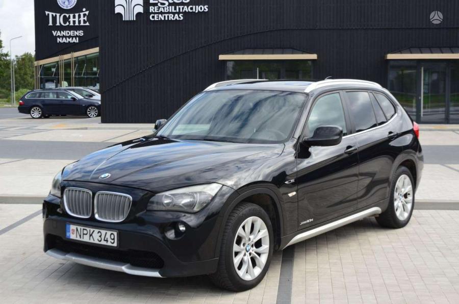 Black BMW X1 2010 in Siauliai, with an engine capacity of 2.00 L and mileage of 315 thousand km for 6200 €, photo 16 on AUTOMOTO.COM.LV