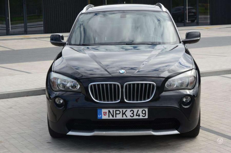 Black BMW X1 2010 in Siauliai, with an engine capacity of 2.00 L and mileage of 315 thousand km for 6200 €, photo 20 on AUTOMOTO.COM.LV