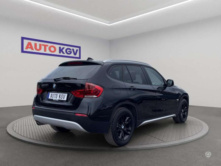Melns BMW X1 2010 Viļņa, ar dzinēja tilpumu 2.00 L un nobraukumu 300 tūkst. km par 6999 €, foto 6 vietnē AUTOMOTO.COM.LV