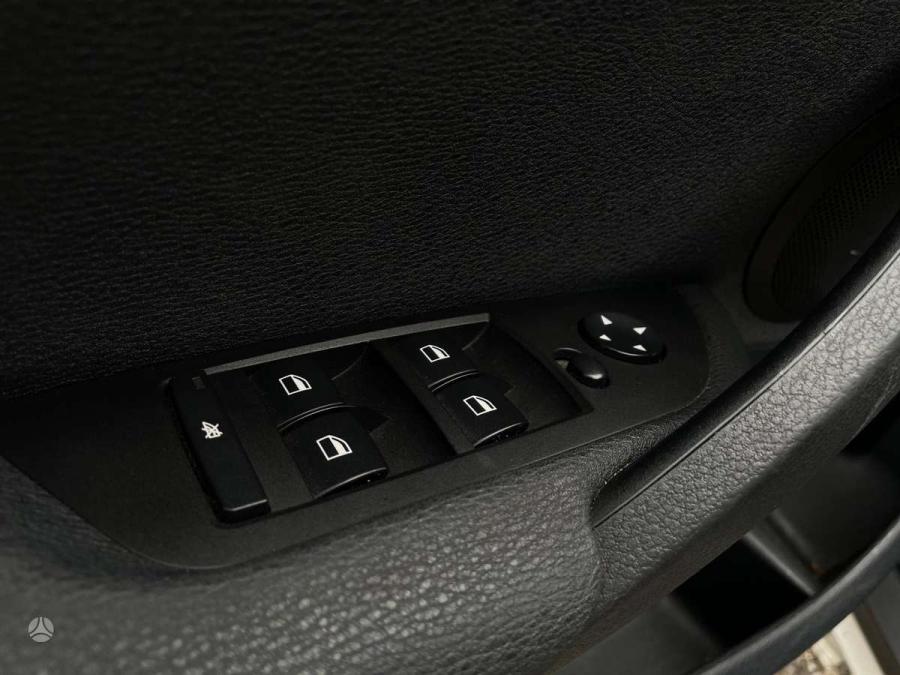 Melns BMW X1 2010 Viļņa, ar dzinēja tilpumu 2.00 L un nobraukumu 300 tūkst. km par 6999 €, foto 15 vietnē AUTOMOTO.COM.LV