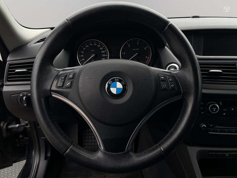 Melns BMW X1 2010 Viļņa, ar dzinēja tilpumu 2.00 L un nobraukumu 300 tūkst. km par 6999 €, foto 16 vietnē AUTOMOTO.COM.LV