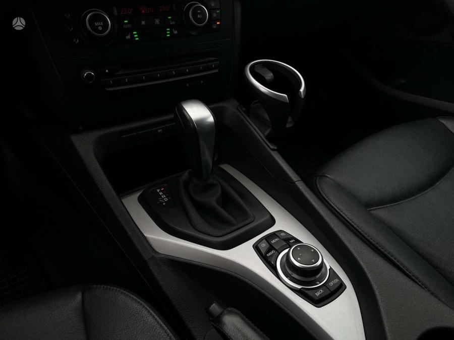 Melns BMW X1 2010 Viļņa, ar dzinēja tilpumu 2.00 L un nobraukumu 300 tūkst. km par 6999 €, foto 18 vietnē AUTOMOTO.COM.LV