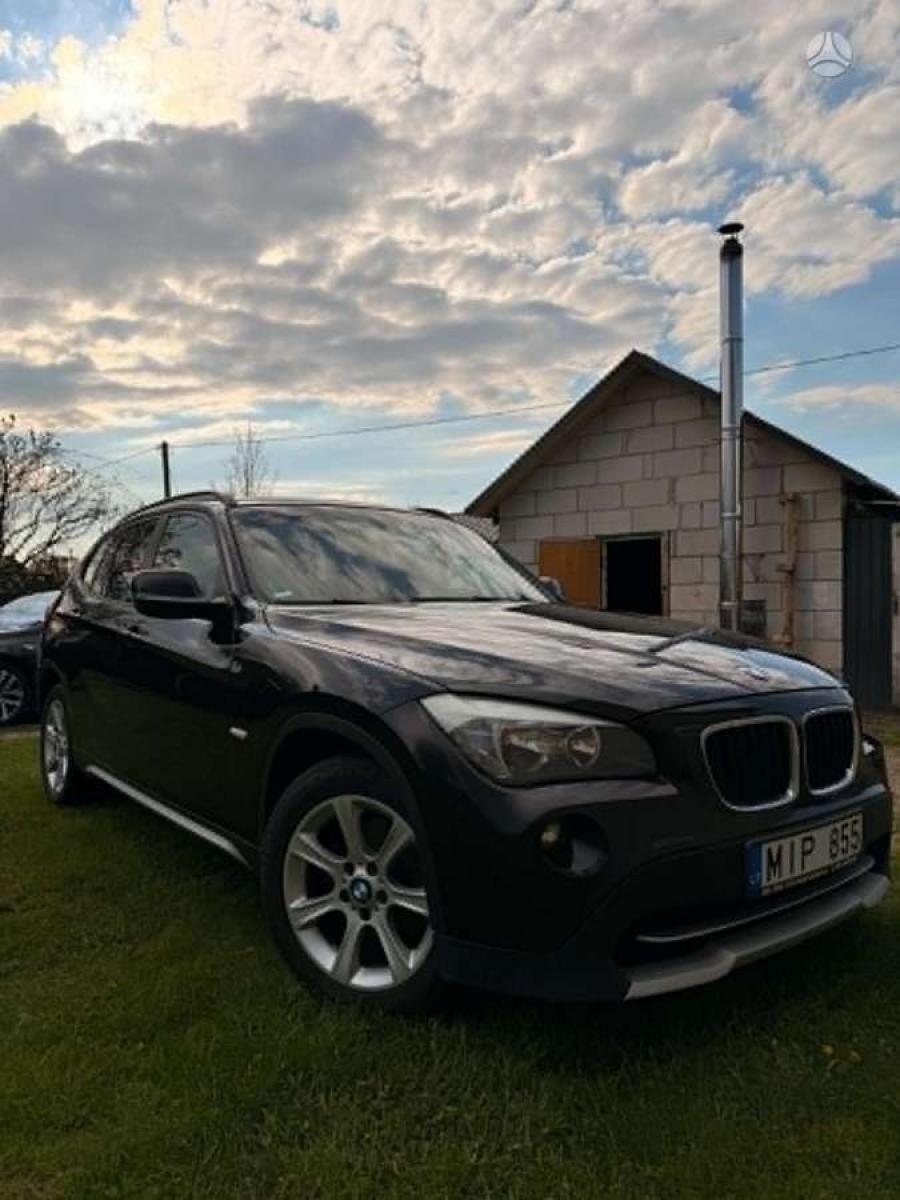Melns BMW X1 2010 Viļņa, ar dzinēja tilpumu 2.00 L un nobraukumu 345 tūkst. km par 5000 €, foto 1 vietnē AUTOMOTO.COM.LV