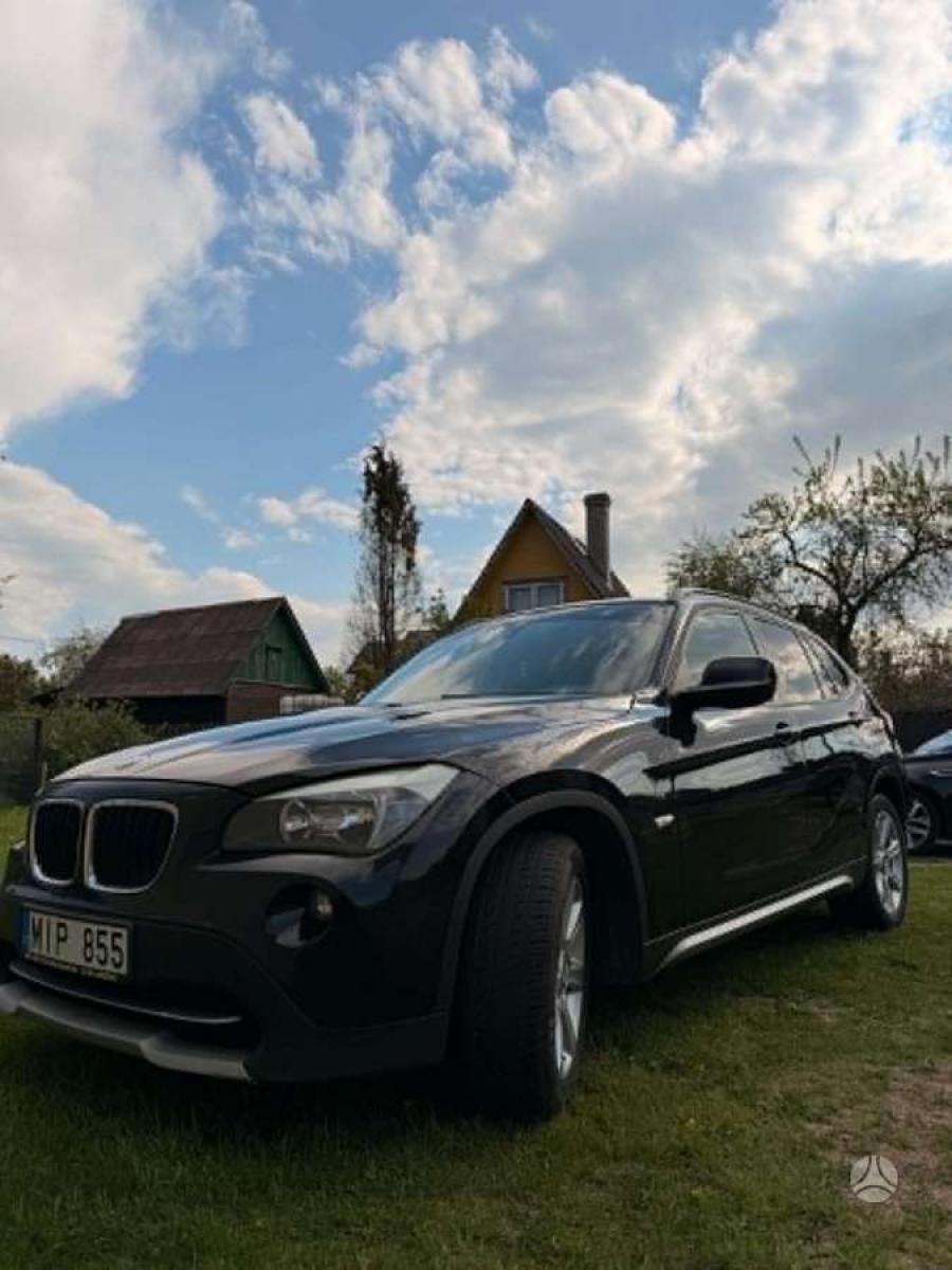 Melns BMW X1 2010 Viļņa, ar dzinēja tilpumu 2.00 L un nobraukumu 345 tūkst. km par 5000 €, foto 3 vietnē AUTOMOTO.COM.LV