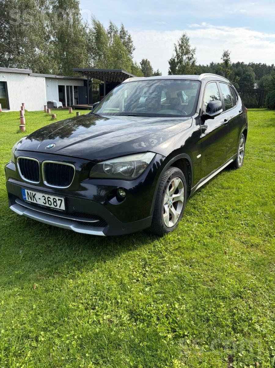 Black BMW X1 2010 in Riga, with an engine capacity of 2.00 L and mileage of 274 thousand km for 6500 €, photo 1 on AUTOMOTO.COM.LV
