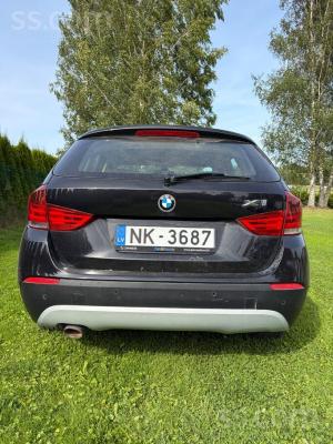 Black BMW X1 2010 in Riga, with an engine capacity of 2.00 L and mileage of 274 thousand km for 6500 €, photo 5 on AUTOMOTO.COM.LV
