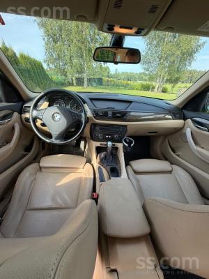 Black BMW X1 2010 in Riga, with an engine capacity of 2.00 L and mileage of 274 thousand km for 6500 €, photo 6 on AUTOMOTO.COM.LV