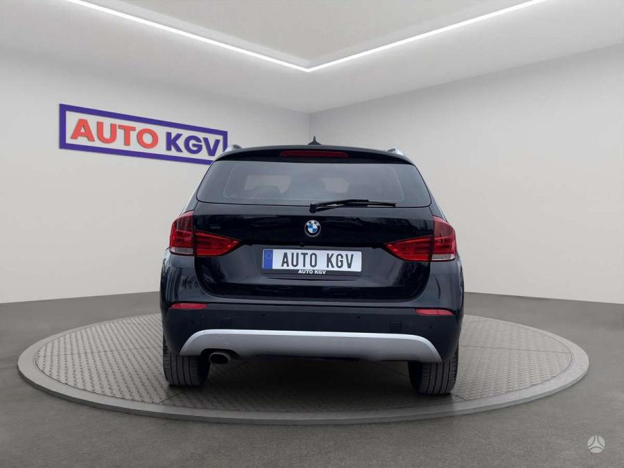 Melns BMW X1 2010 Viļņa, ar dzinēja tilpumu 2.00 L un nobraukumu 300 tūkst. km par 6999 €, foto 5 vietnē AUTOMOTO.COM.LV
